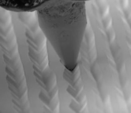 Electron microscope slow-motion video of vinyl LP – #KissedByElectrons